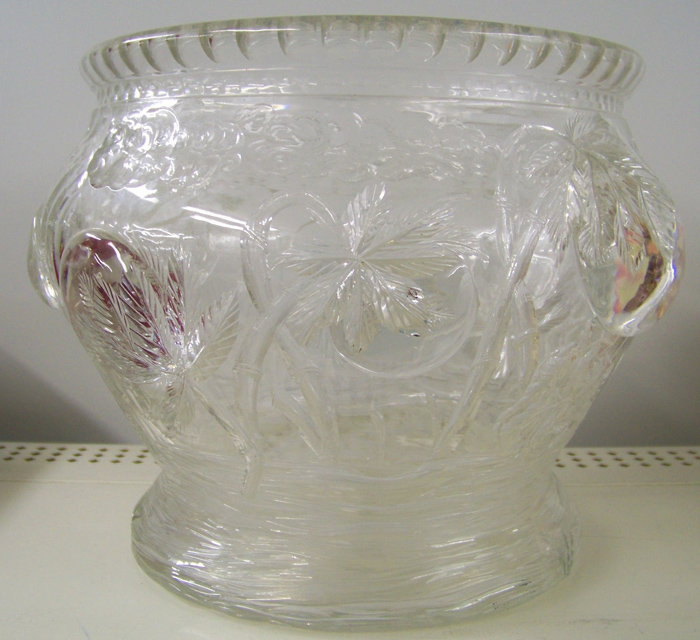 WILLIAM FRITSCHE CUT CRYSTAL VASE.